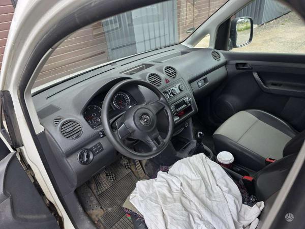 White Volkswagen Caddy 2012 in Mazeikiai, with an engine capacity of 1.60 L and mileage of 669 thousand km for 3800 €, photo 9 on AUTOMOTO.COM.LV