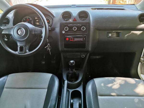 White Volkswagen Caddy 2012 in Kretinga, with an engine capacity of 0.00 L and mileage of 276 thousand km for 5200 €, photo 11 on AUTOMOTO.COM.LV