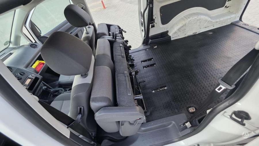 Balts Volkswagen Caddy 2013 Klaipėda, ar dzinēja tilpumu 1.60 L un nobraukumu 277 tūkst. km par 5690 €, foto 23 vietnē AUTOMOTO.COM.LV