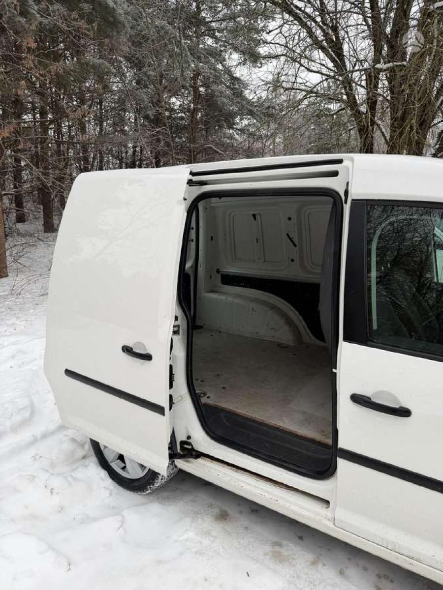 White Volkswagen Caddy 2014 in Vilnius, with an engine capacity of 1.60 L and mileage of 305 thousand km for 3900 €, photo 15 on AUTOMOTO.COM.LV