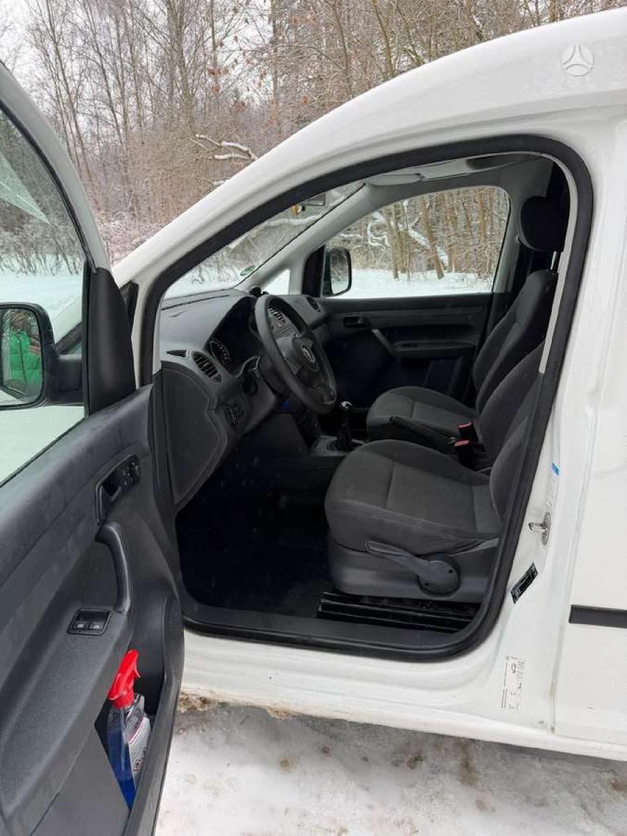 White Volkswagen Caddy 2014 in Vilnius, with an engine capacity of 1.60 L and mileage of 305 thousand km for 3900 €, photo 16 on AUTOMOTO.COM.LV