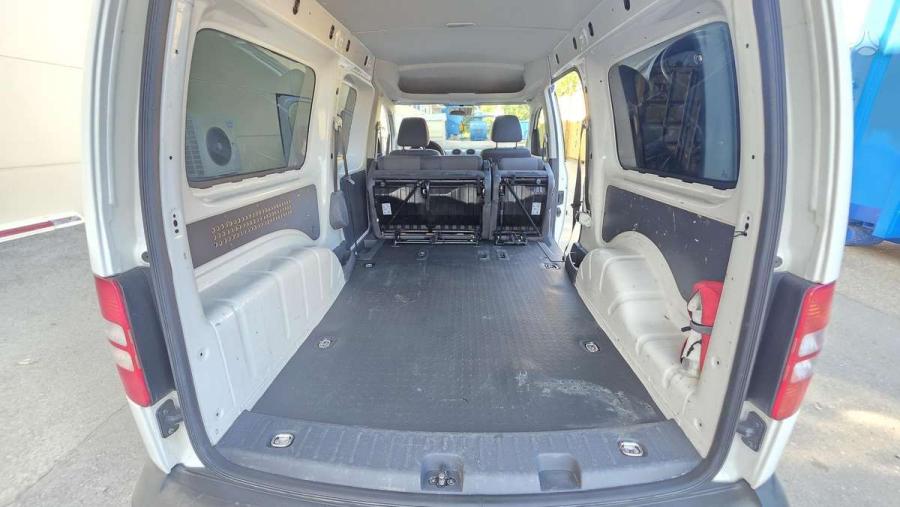 White Volkswagen Caddy 2014 in Klaipeda, with an engine capacity of 1.60 L and mileage of 221 thousand km for 5990 €, photo 14 on AUTOMOTO.COM.LV