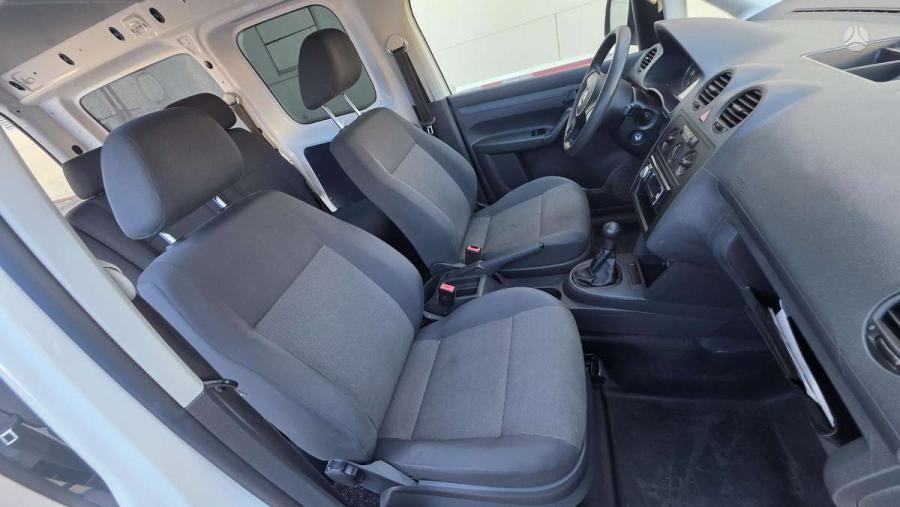 White Volkswagen Caddy 2014 in Klaipeda, with an engine capacity of 1.60 L and mileage of 221 thousand km for 5990 €, photo 15 on AUTOMOTO.COM.LV