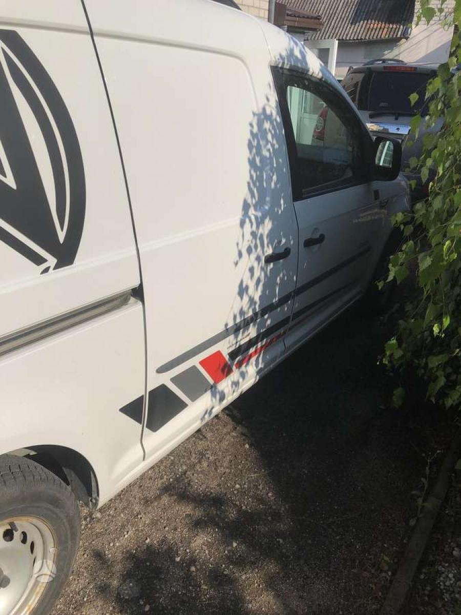 White Volkswagen Caddy 2015 in Sakiai, with an engine capacity of 1.60 L and mileage of 249 thousand km for 6800 €, photo 5 on AUTOMOTO.COM.LV