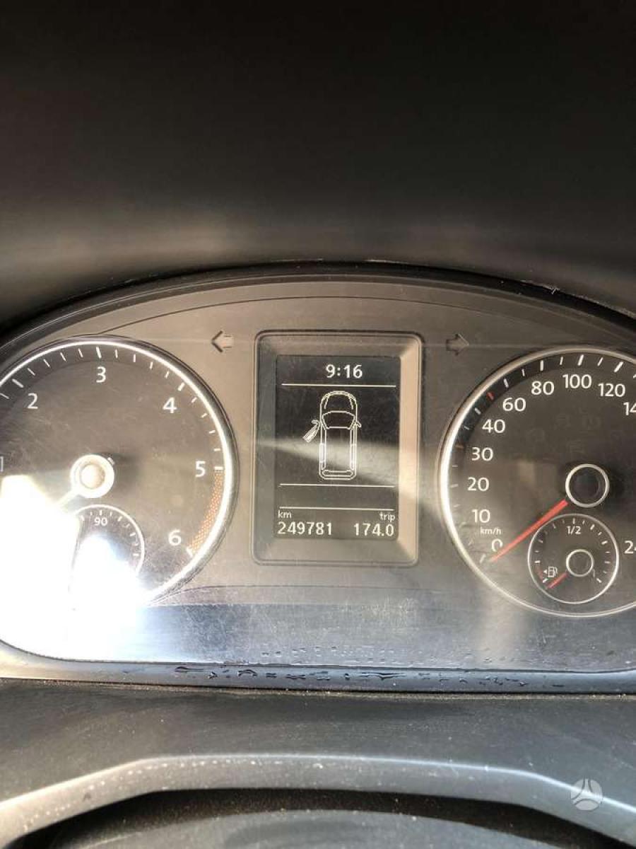 White Volkswagen Caddy 2015 in Sakiai, with an engine capacity of 1.60 L and mileage of 249 thousand km for 6800 €, photo 7 on AUTOMOTO.COM.LV