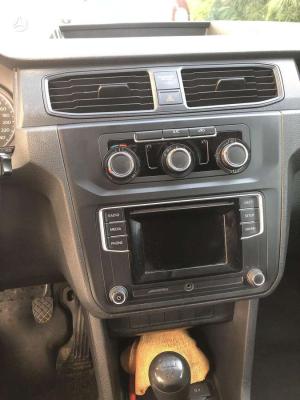 White Volkswagen Caddy 2015 in Sakiai, with an engine capacity of 1.60 L and mileage of 249 thousand km for 6800 €, photo 8 on AUTOMOTO.COM.LV