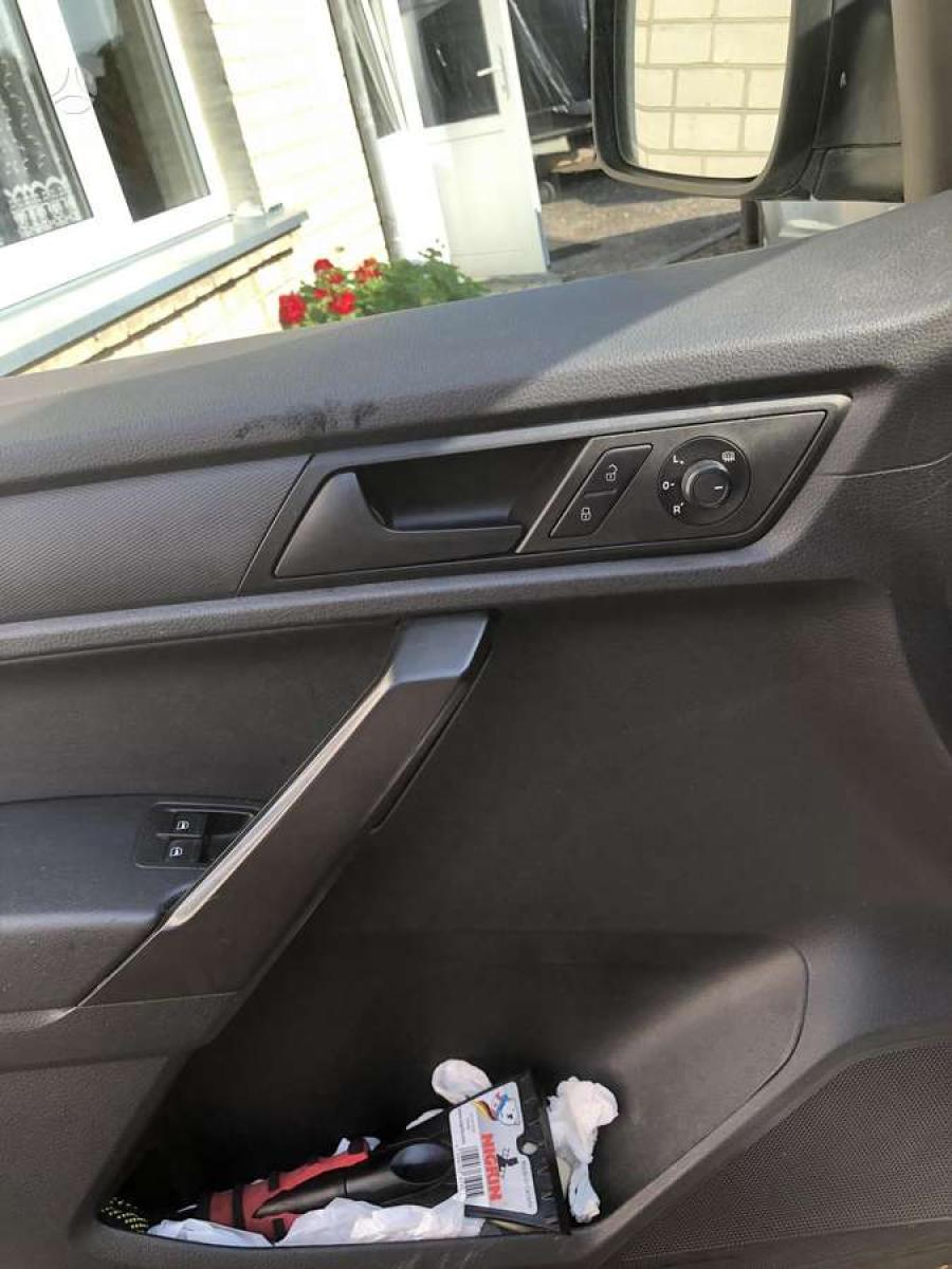 White Volkswagen Caddy 2015 in Sakiai, with an engine capacity of 1.60 L and mileage of 249 thousand km for 6800 €, photo 11 on AUTOMOTO.COM.LV