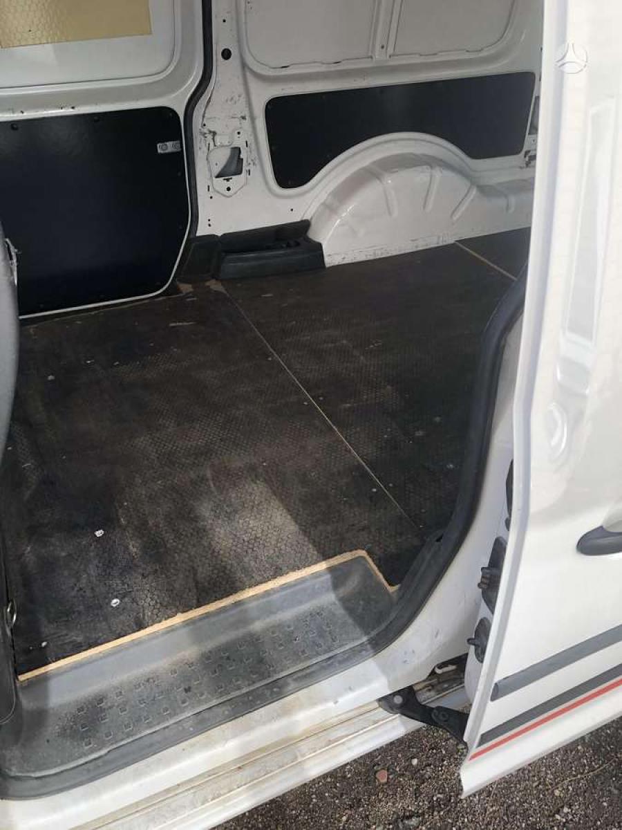 White Volkswagen Caddy 2015 in Sakiai, with an engine capacity of 1.60 L and mileage of 249 thousand km for 6800 €, photo 15 on AUTOMOTO.COM.LV