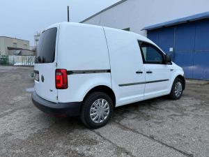 White Volkswagen Caddy 2016 in Vilnius, with an engine capacity of 2.00 L and mileage of 179 thousand km for 4400 €, photo 4 on AUTOMOTO.COM.LV