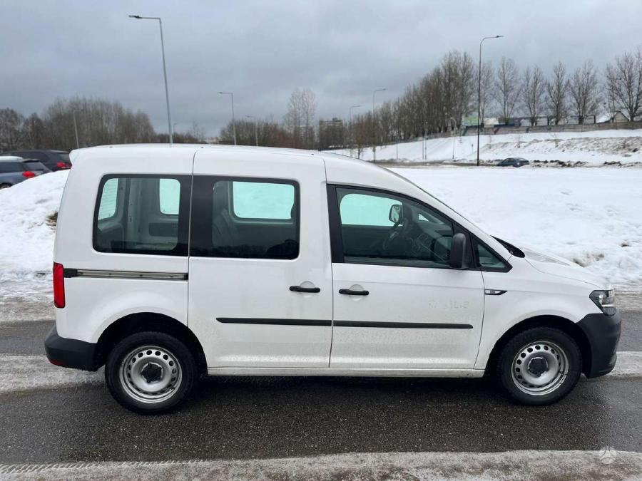 White Volkswagen Caddy 2016 in Vilnius, with an engine capacity of 1.97 L and mileage of 88 thousand km for 4900 €, photo 3 on AUTOMOTO.COM.LV