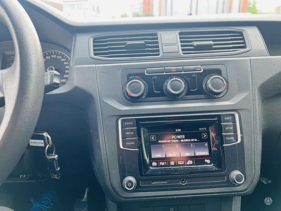 White Volkswagen Caddy 2016 in Kaunas, with an engine capacity of 1.60 L and mileage of 210 thousand km for 4700 €, photo 13 on AUTOMOTO.COM.LV