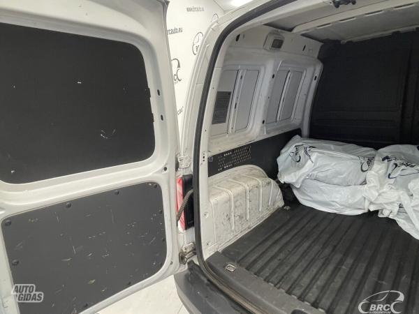 White Volkswagen Caddy 2018 in Avizieniai, with an engine capacity of 2.00 L and mileage of 167 thousand km for 7400 €, photo 11 on AUTOMOTO.COM.LV
