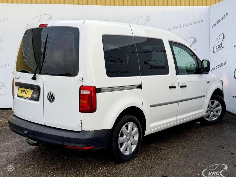 White Volkswagen Caddy 2018 in Klaipeda, with an engine capacity of 1.97 L and mileage of 220 thousand km for 6000 €, photo 3 on AUTOMOTO.COM.LV