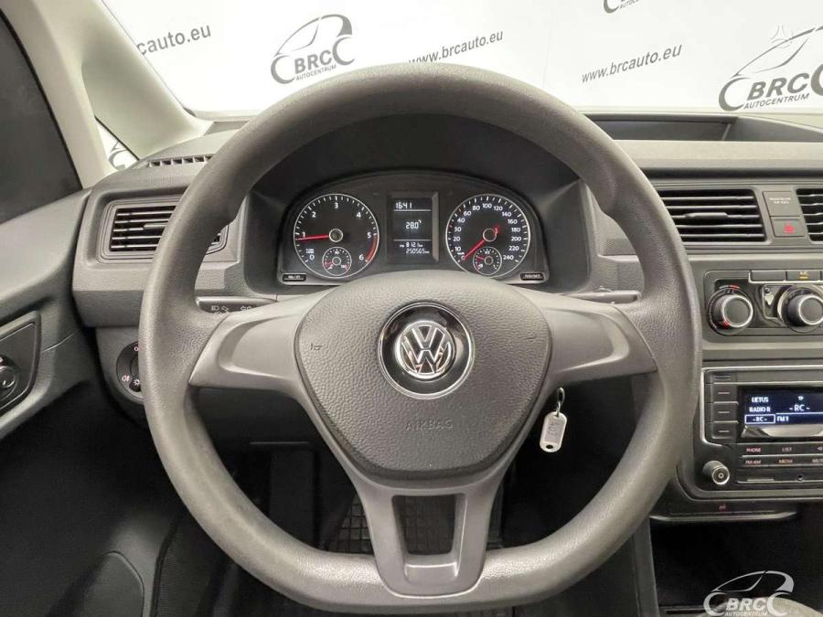White Volkswagen Caddy 2018 in Vilnius, with an engine capacity of 1.97 L and mileage of 251 thousand km for 7500 €, photo 4 on AUTOMOTO.COM.LV