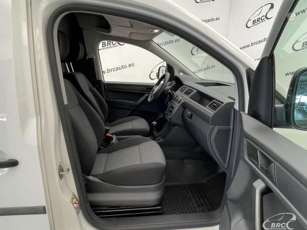 White Volkswagen Caddy 2018 in Vilnius, with an engine capacity of 1.97 L and mileage of 251 thousand km for 7500 €, photo 5 on AUTOMOTO.COM.LV