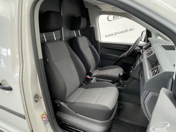 White Volkswagen Caddy 2018 in Vilnius, with an engine capacity of 1.97 L and mileage of 251 thousand km for 7500 €, photo 8 on AUTOMOTO.COM.LV
