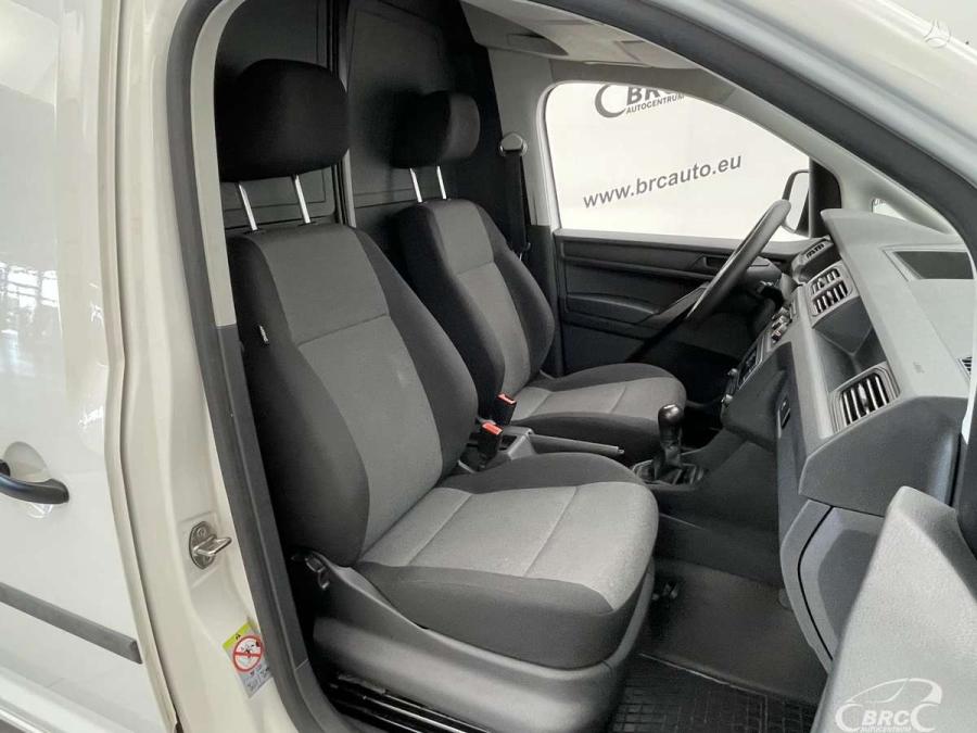White Volkswagen Caddy 2018 in Vilnius, with an engine capacity of 1.97 L and mileage of 251 thousand km for 7500 €, photo 8 on AUTOMOTO.COM.LV