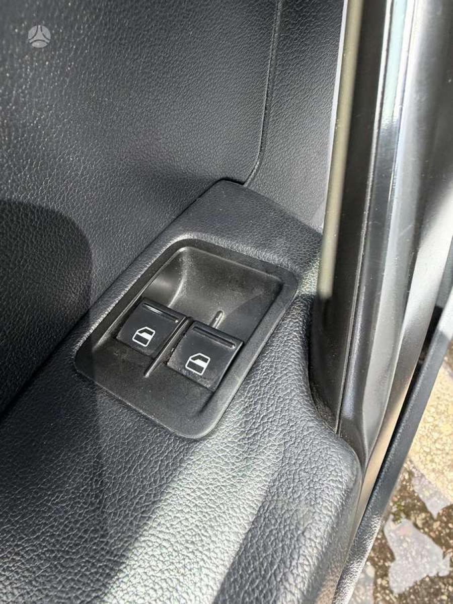 White Volkswagen Caddy 2018 in Panevezys, with an engine capacity of 2.00 L and mileage of 213 thousand km for 9800 €, photo 9 on AUTOMOTO.COM.LV