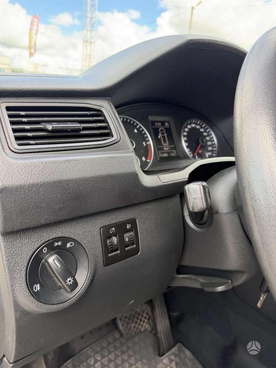 White Volkswagen Caddy 2018 in Panevezys, with an engine capacity of 2.00 L and mileage of 213 thousand km for 9800 €, photo 11 on AUTOMOTO.COM.LV