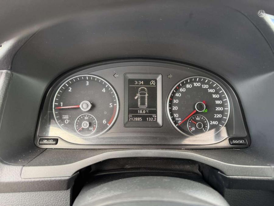White Volkswagen Caddy 2018 in Panevezys, with an engine capacity of 2.00 L and mileage of 213 thousand km for 9800 €, photo 12 on AUTOMOTO.COM.LV