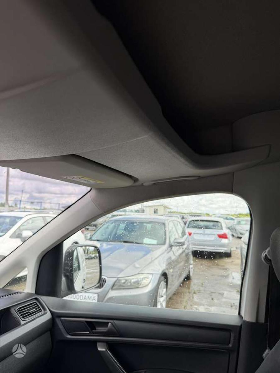 White Volkswagen Caddy 2018 in Panevezys, with an engine capacity of 2.00 L and mileage of 213 thousand km for 9800 €, photo 15 on AUTOMOTO.COM.LV