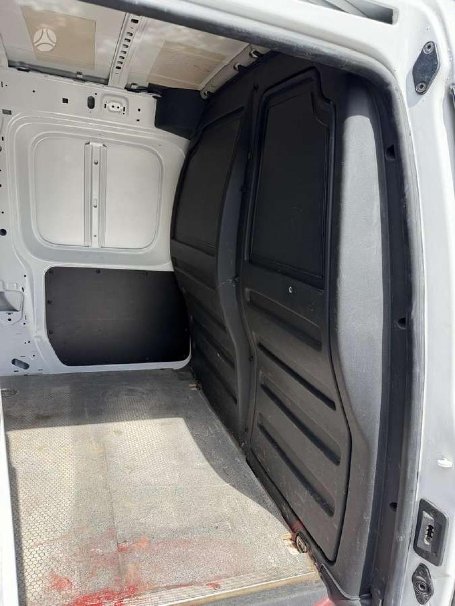 White Volkswagen Caddy 2018 in Panevezys, with an engine capacity of 2.00 L and mileage of 213 thousand km for 9800 €, photo 17 on AUTOMOTO.COM.LV