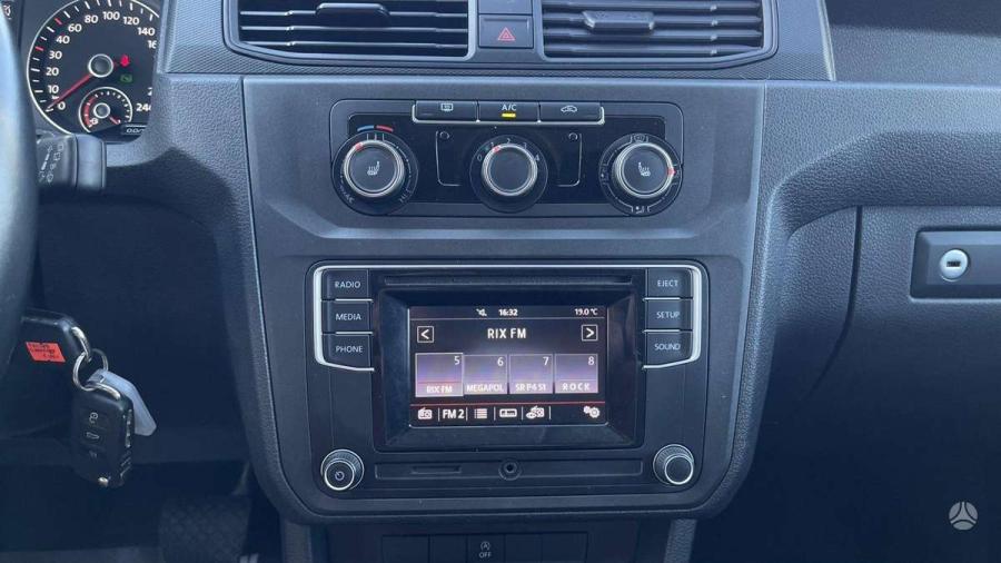 White Volkswagen Caddy 2019 in Marijampole, with an engine capacity of 1.40 L and mileage of 109 thousand km for 11900 €, photo 25 on AUTOMOTO.COM.LV