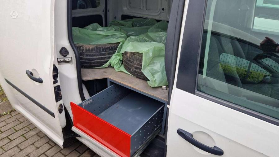 White Volkswagen Caddy 2019 in Kaunas, with an engine capacity of 1.97 L and mileage of 266 thousand km for 5500 €, photo 7 on AUTOMOTO.COM.LV