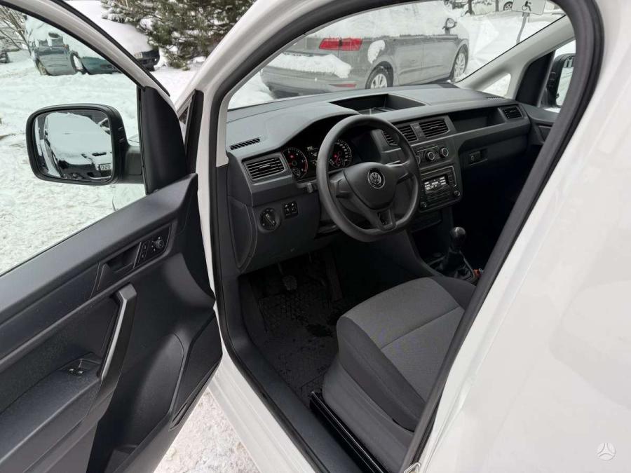 White Volkswagen Caddy 2020 in Vilnius, with an engine capacity of 1.97 L and mileage of 275 thousand km for 8800 €, photo 9 on AUTOMOTO.COM.LV