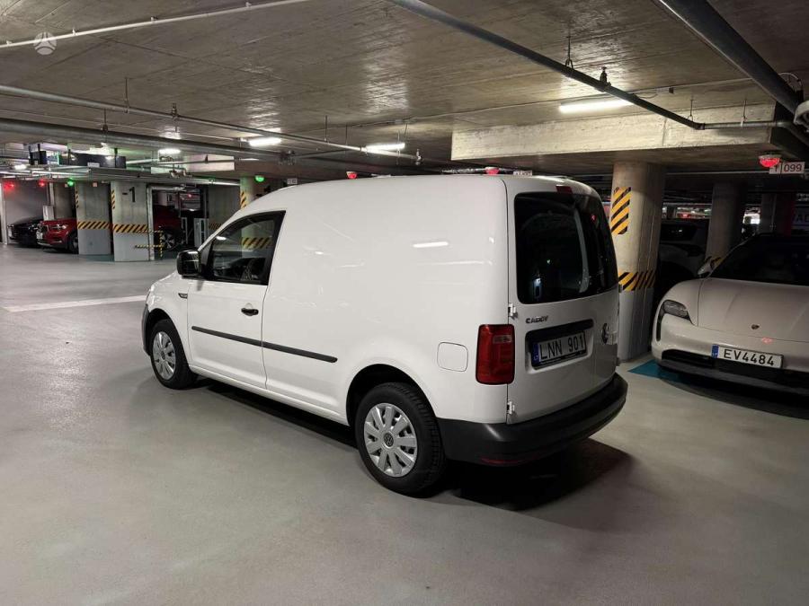 White Volkswagen Caddy 2020 in Vilnius, with an engine capacity of 1.97 L and mileage of 270 thousand km for 8300 €, photo 7 on AUTOMOTO.COM.LV