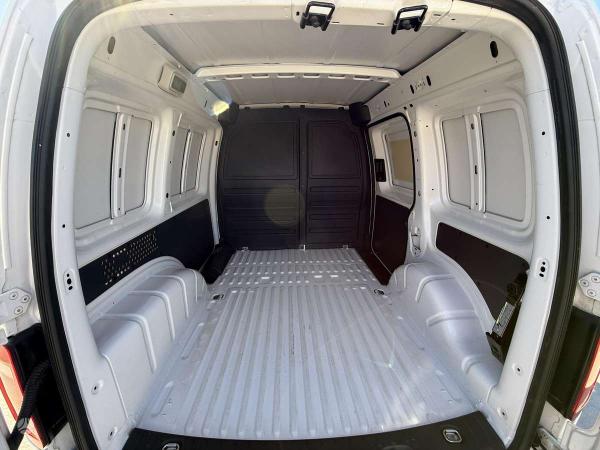 White Volkswagen Caddy 2020 in Vilnius, with an engine capacity of 1.97 L and mileage of 276 thousand km for 6500 €, photo 10 on AUTOMOTO.COM.LV