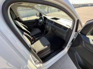 White Volkswagen Caddy 2020 in Vilnius, with an engine capacity of 1.97 L and mileage of 276 thousand km for 5700 €, photo 10 on AUTOMOTO.COM.LV