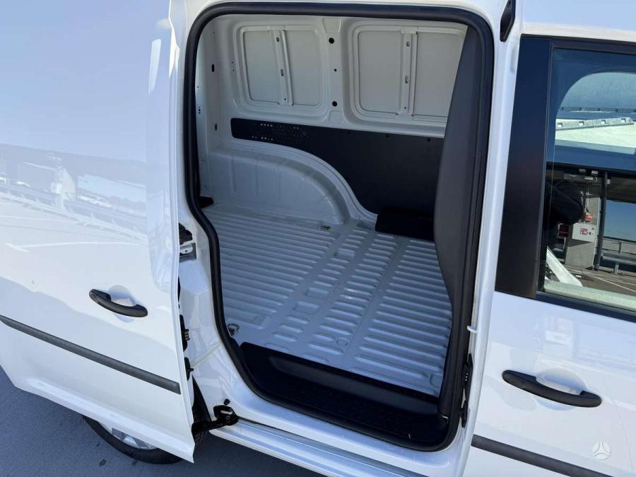 White Volkswagen Caddy 2020 in Vilnius, with an engine capacity of 1.97 L and mileage of 276 thousand km for 5700 €, photo 11 on AUTOMOTO.COM.LV