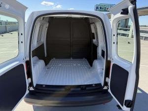 White Volkswagen Caddy 2020 in Vilnius, with an engine capacity of 1.97 L and mileage of 276 thousand km for 5700 €, photo 12 on AUTOMOTO.COM.LV