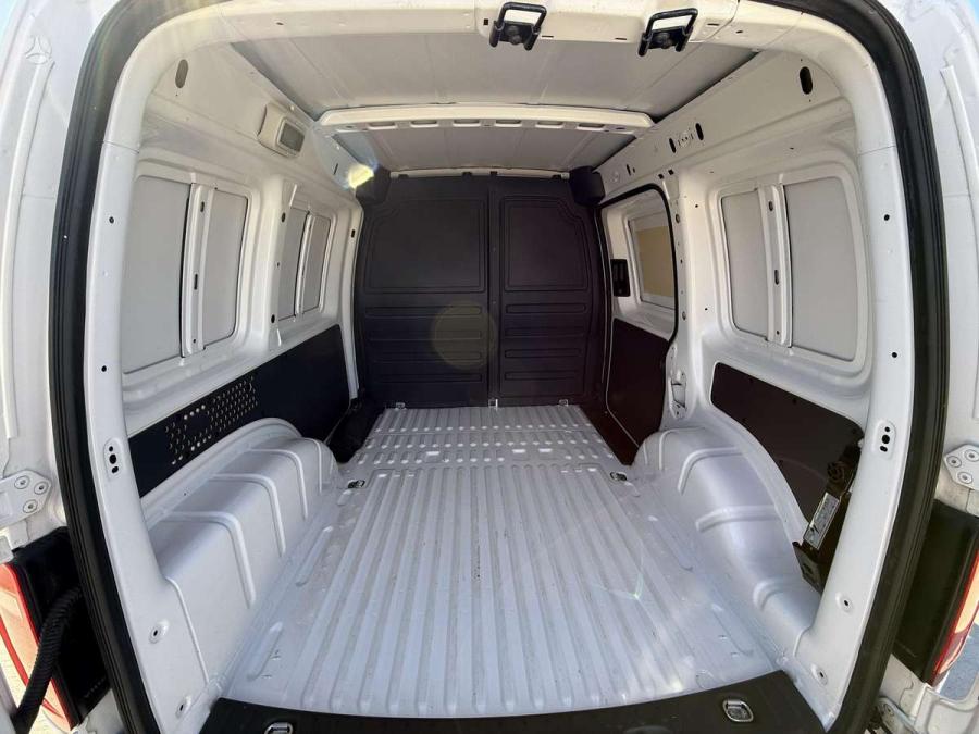 White Volkswagen Caddy 2020 in Vilnius, with an engine capacity of 1.97 L and mileage of 276 thousand km for 5700 €, photo 13 on AUTOMOTO.COM.LV