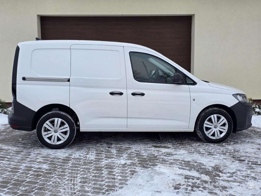 White Volkswagen Caddy 2022 in Riga, with an engine capacity of 1.97 L and mileage of 168 thousand km for 13950 €, photo 5 on AUTOMOTO.COM.LV