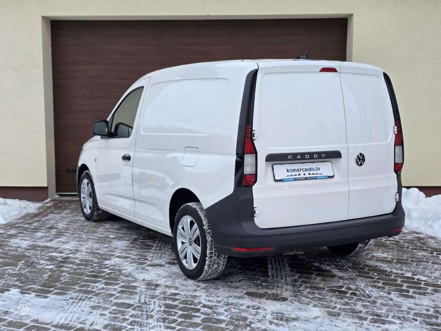 White Volkswagen Caddy 2022 in Riga, with an engine capacity of 1.97 L and mileage of 168 thousand km for 13950 €, photo 7 on AUTOMOTO.COM.LV