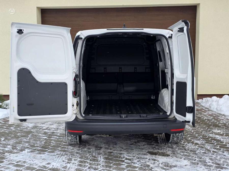 White Volkswagen Caddy 2022 in Riga, with an engine capacity of 1.97 L and mileage of 168 thousand km for 13950 €, photo 9 on AUTOMOTO.COM.LV