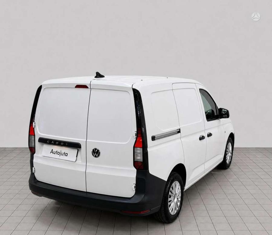 White Volkswagen Caddy 2023 in Kaunas, with an engine capacity of 1.97 L and mileage of 127 thousand km for 15500 €, photo 5 on AUTOMOTO.COM.LV