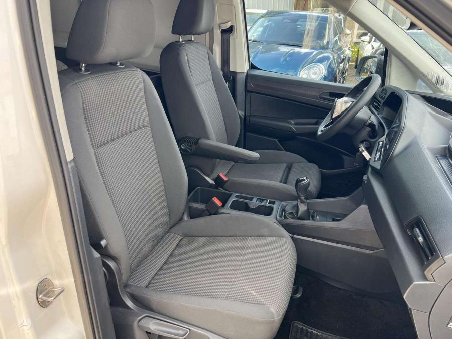 White Volkswagen Caddy 2025 in Kaunas, with an engine capacity of 1.97 L and mileage of 74 thousand km for 10900 €, photo 19 on AUTOMOTO.COM.LV