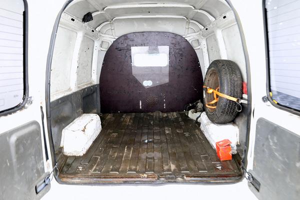 Balts Volkswagen Caddy 2003 Tallina, ar dzinēja tilpumu 1.90 L un nobraukumu 298 tūkst. km par 999 €, foto 7 vietnē AUTOMOTO.COM.LV