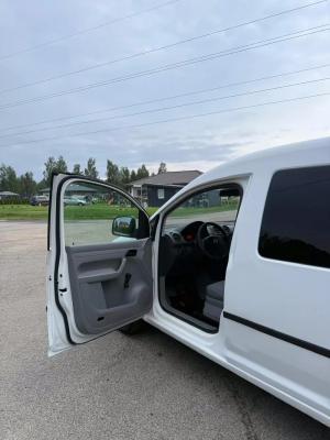 White Volkswagen Caddy 2007 in Riga, with an engine capacity of 1.90 L and mileage of 400 thousand km for 2300 €, photo 8 on AUTOMOTO.COM.LV