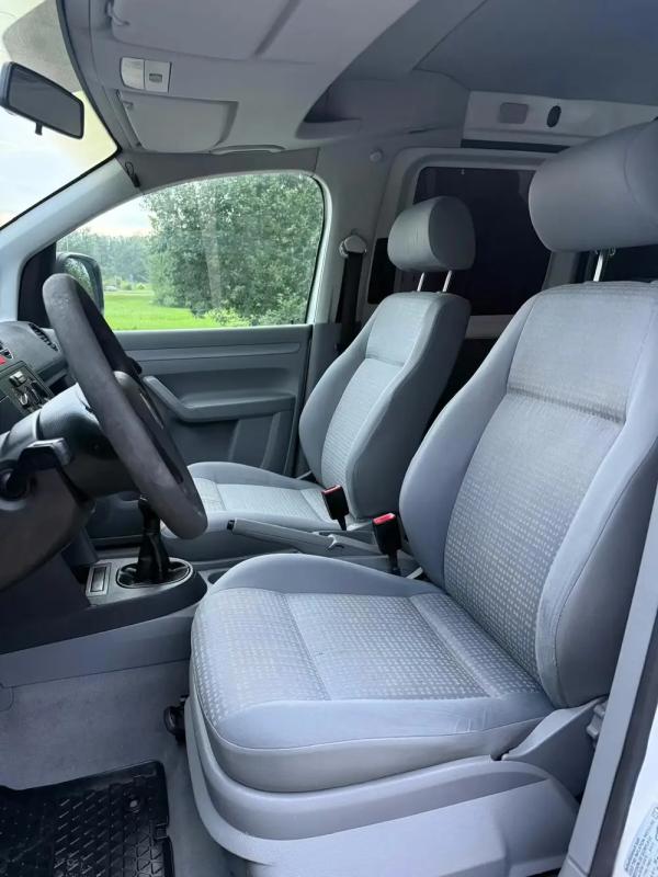Balts Volkswagen Caddy 2007 Rīga, ar dzinēja tilpumu 1.90 L un nobraukumu 400 tūkst. km par 2300 €, foto 10 vietnē AUTOMOTO.COM.LV