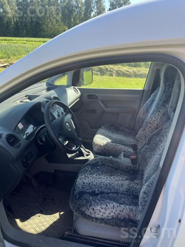 White Volkswagen Caddy 2007 in Liepaja, with an engine capacity of 2.00 L and mileage of 291 thousand km for 1500 €, photo 7 on AUTOMOTO.COM.LV