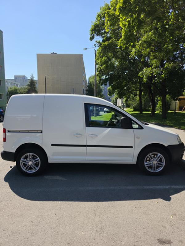 White Volkswagen Caddy 2008 in Tallinn, with an engine capacity of 2.00 L and mileage of 184 thousand km for 3000 €, photo 4 on AUTOMOTO.COM.LV