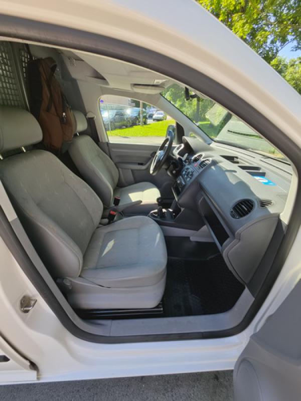 White Volkswagen Caddy 2008 in Tallinn, with an engine capacity of 2.00 L and mileage of 184 thousand km for 3000 €, photo 7 on AUTOMOTO.COM.LV