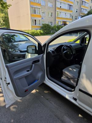 White Volkswagen Caddy 2008 in Tallinn, with an engine capacity of 2.00 L and mileage of 184 thousand km for 3000 €, photo 9 on AUTOMOTO.COM.LV