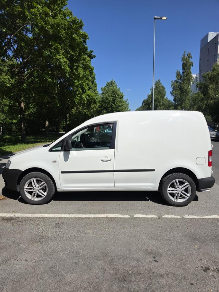 White Volkswagen Caddy 2008 in Tallinn, with an engine capacity of 2.00 L and mileage of 184 thousand km for 3000 €, photo 15 on AUTOMOTO.COM.LV