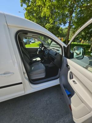 White Volkswagen Caddy 2008 in Tallinn, with an engine capacity of 2.00 L and mileage of 184 thousand km for 3000 €, photo 18 on AUTOMOTO.COM.LV