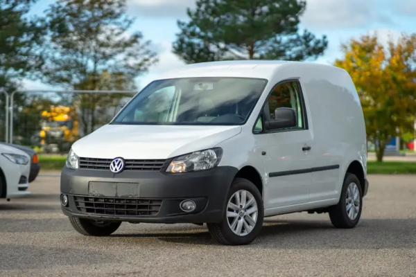Balts Volkswagen Caddy 2011 Liepāja, ar dzinēja tilpumu 1.60 L un nobraukumu 284 tūkst. km par 5250 €, foto 1 vietnē AUTOMOTO.COM.LV